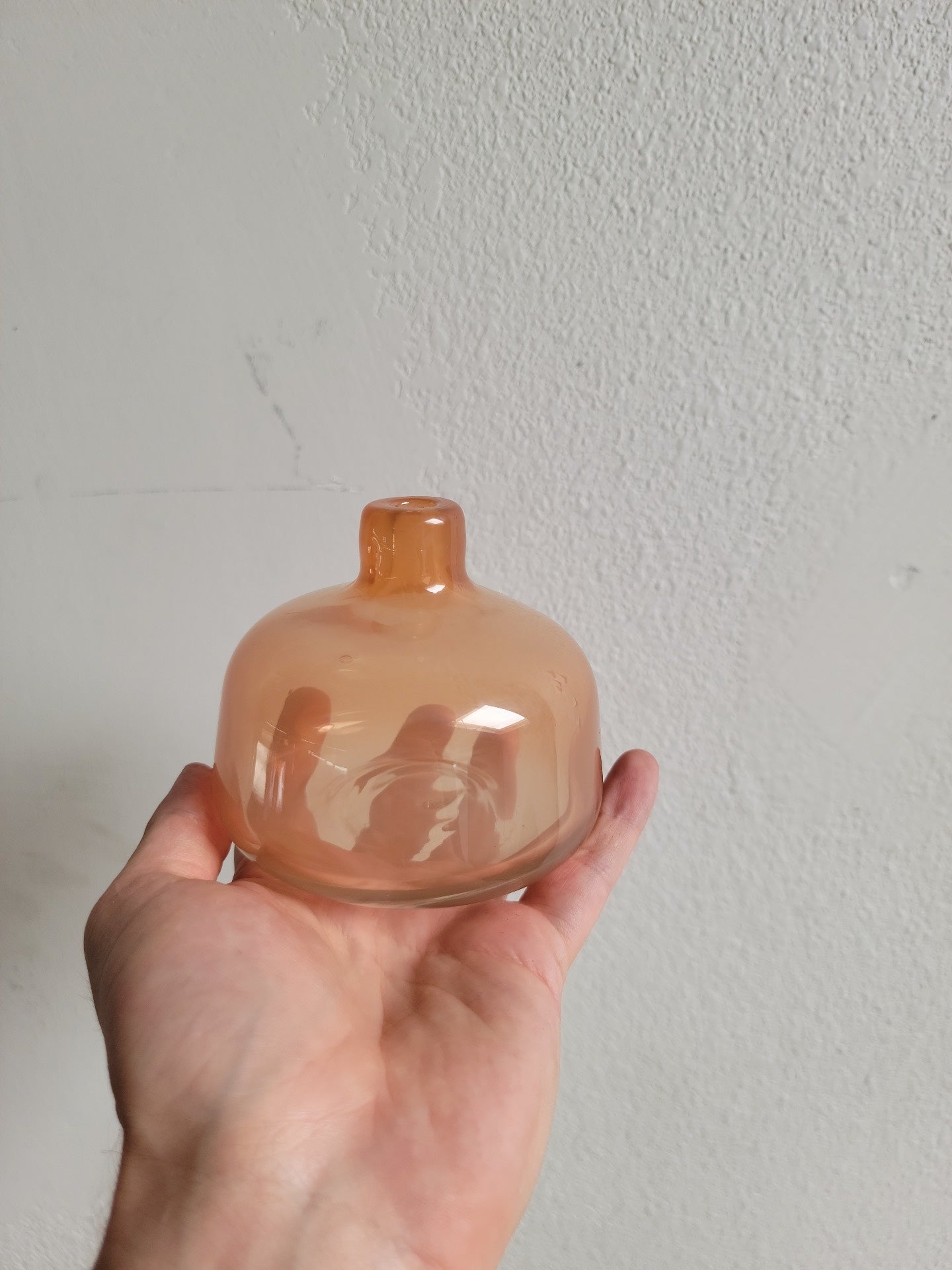 Peach Bud Vase Thaney – GillyFlowers